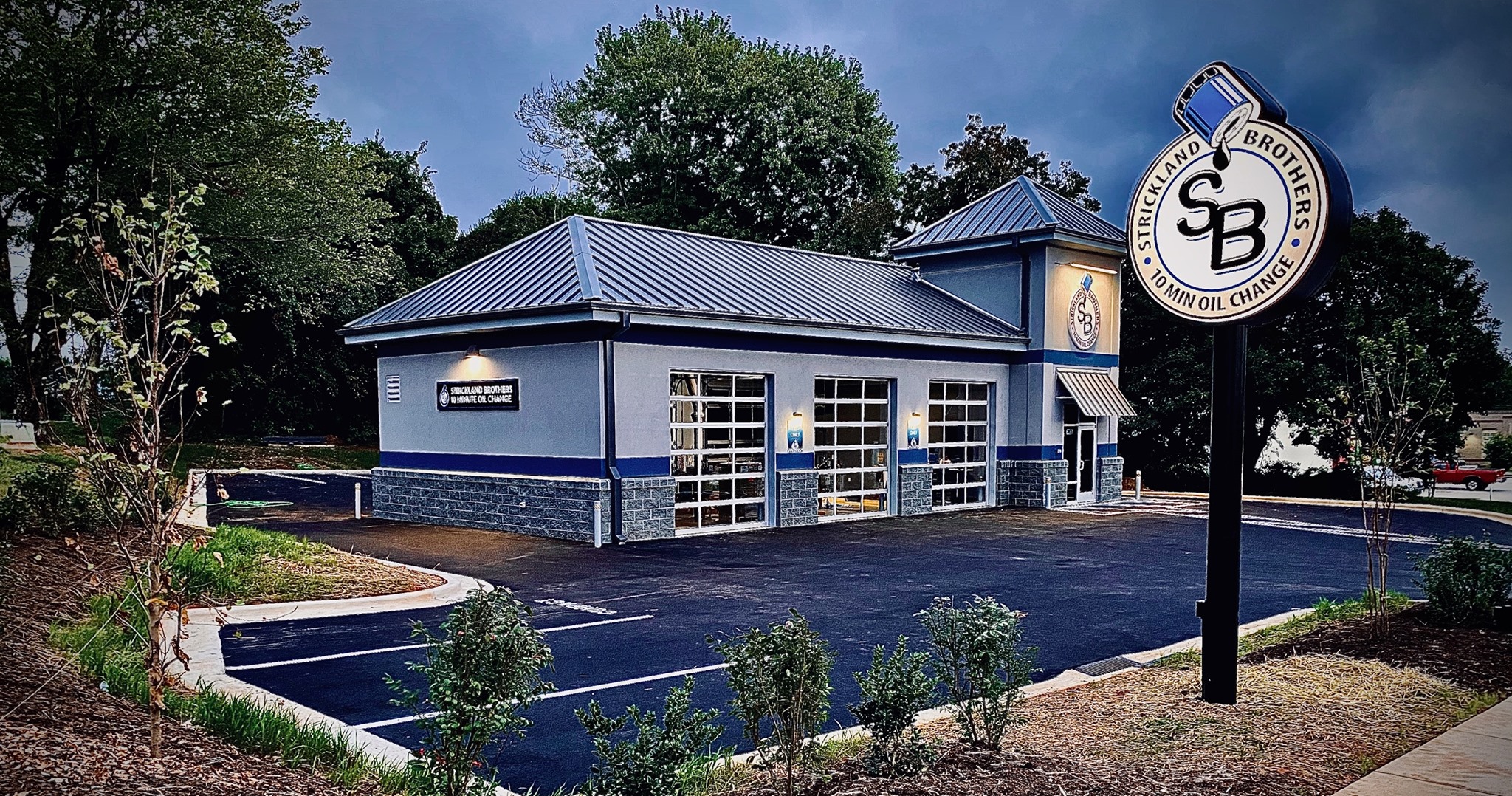 Strickland Brothers 10 Minute Oil Change building locations in Round ...